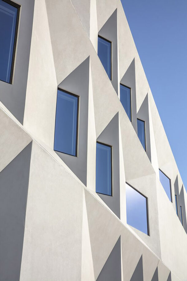 Self-Shading Facade Elements: Optimizing Thermal Performance