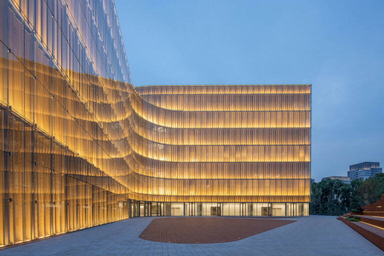 Dynamic solar shading technologies for glare reduction and energy ...